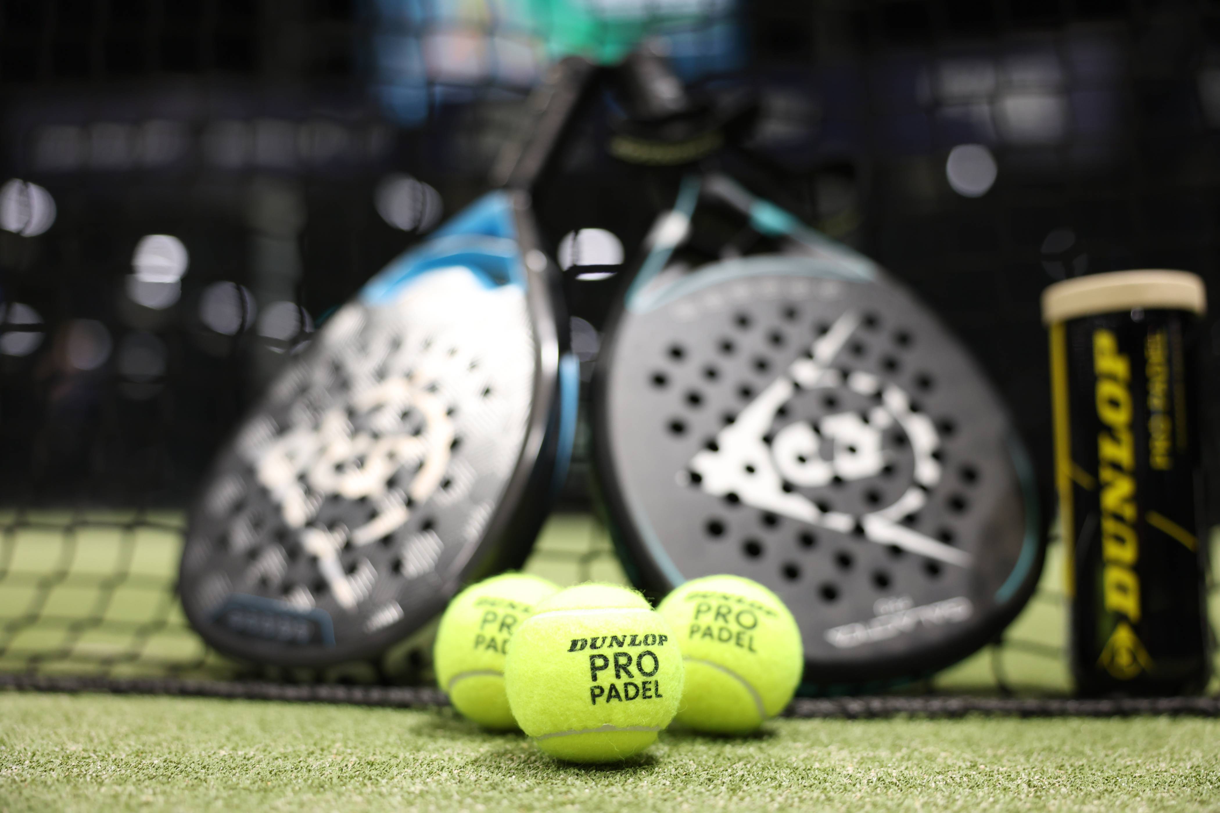 Padel balls, grips, bags & accessories